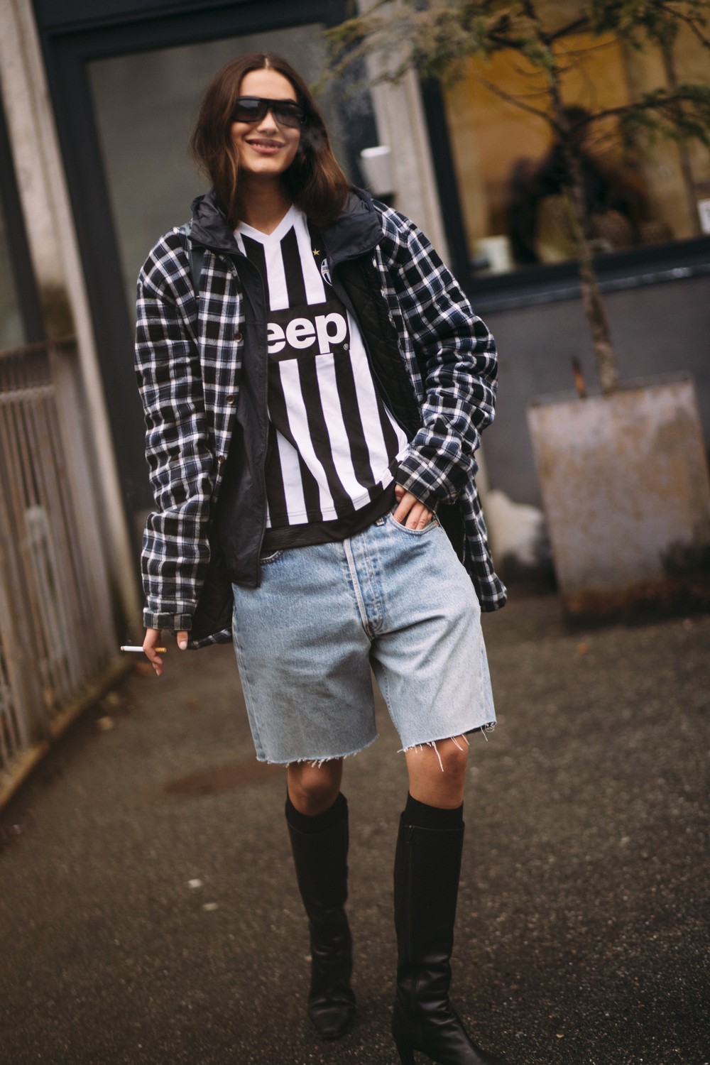 Jorts: saiba como usar a peça que vai dominar o verão 2024