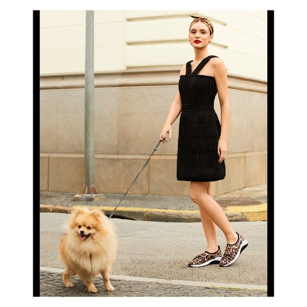 Isabelle Drummond posa com terno neon e conta: 'nunca me senti refém da ...