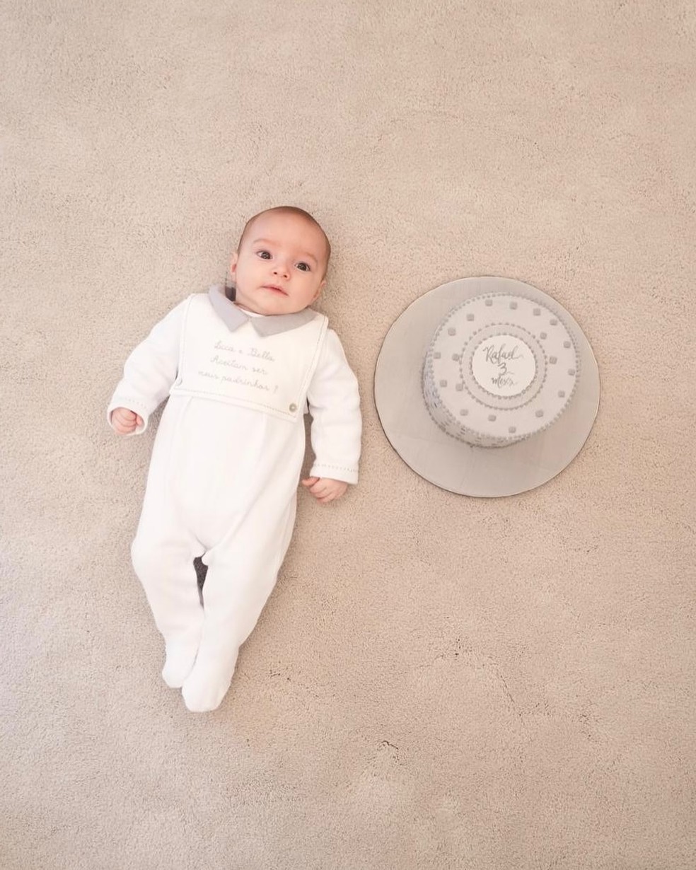 Caroline Celico celebra 3 meses do filho caçula, Rafael: 'Papai, mamãe ...