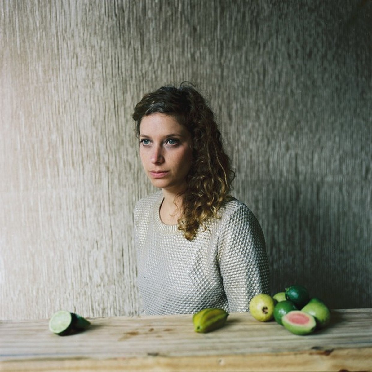 Inspirada na pedra alabastro, Renata Har realiza exposição no Brasil