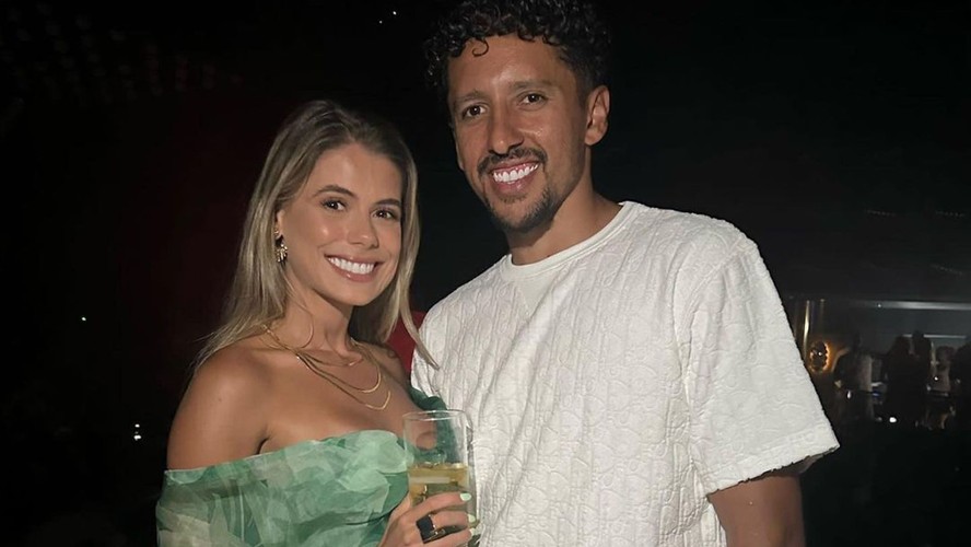 Jogador Marquinhos faz homenagem de aniversário para a esposa, Carol Cabrino