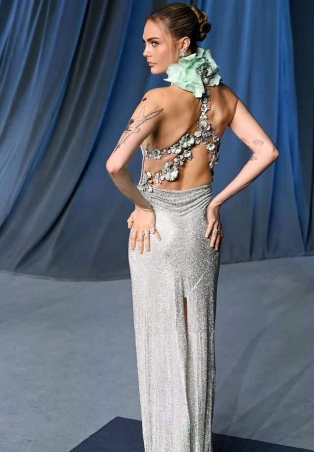 Cara Delevingne exibe incidente de moda durante gala após seu vestido ...