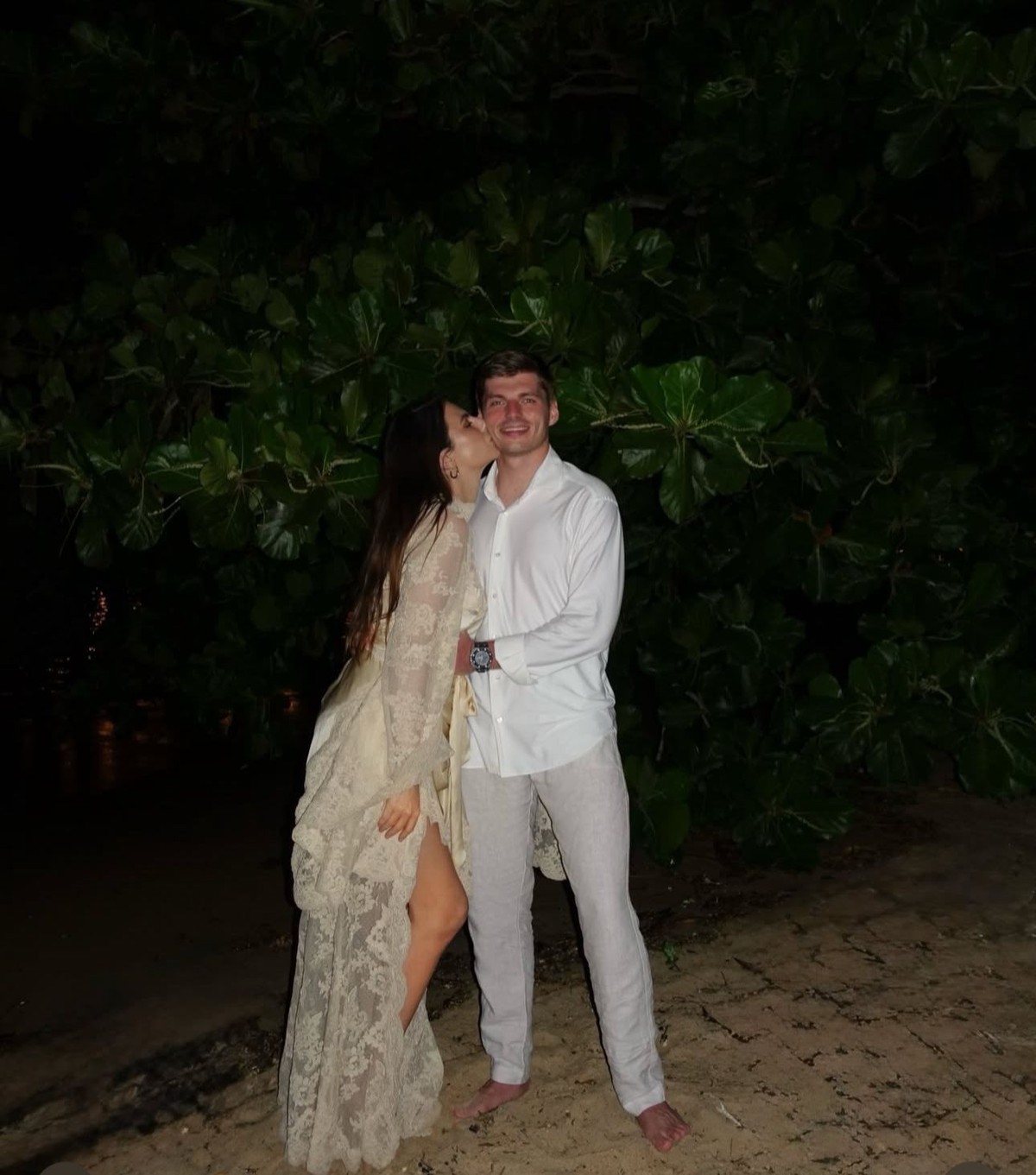 Kelly Piquet exibe cliques inéditos de sua virada de ano