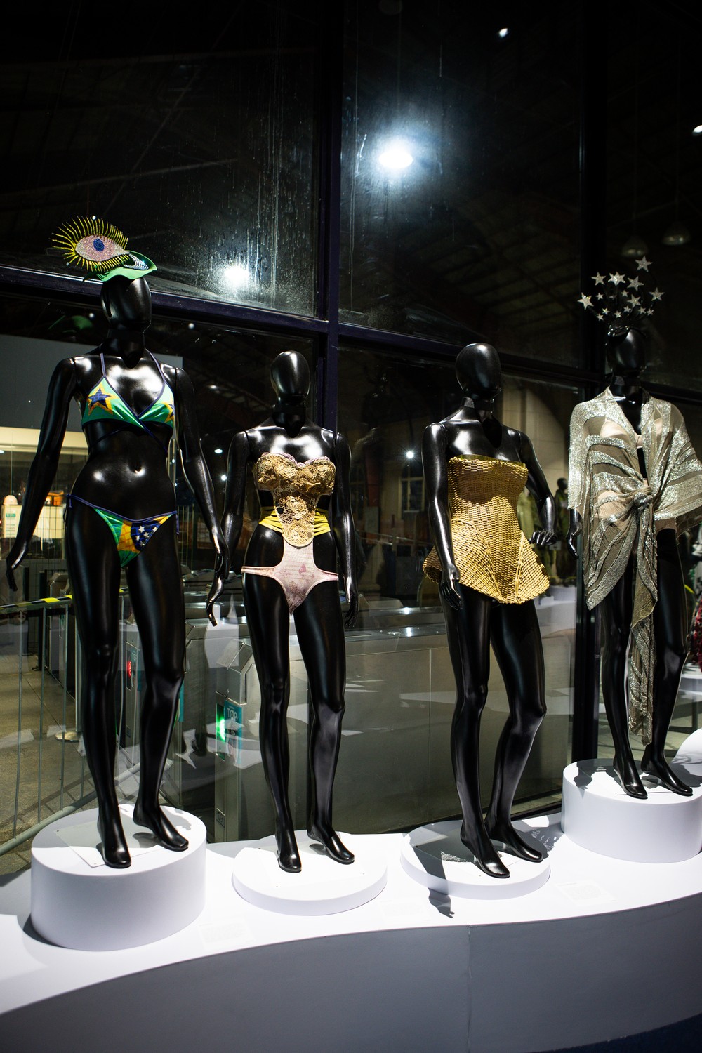 Confira os 50 nomes que participaram da exposição de moda do Vogue Celebra