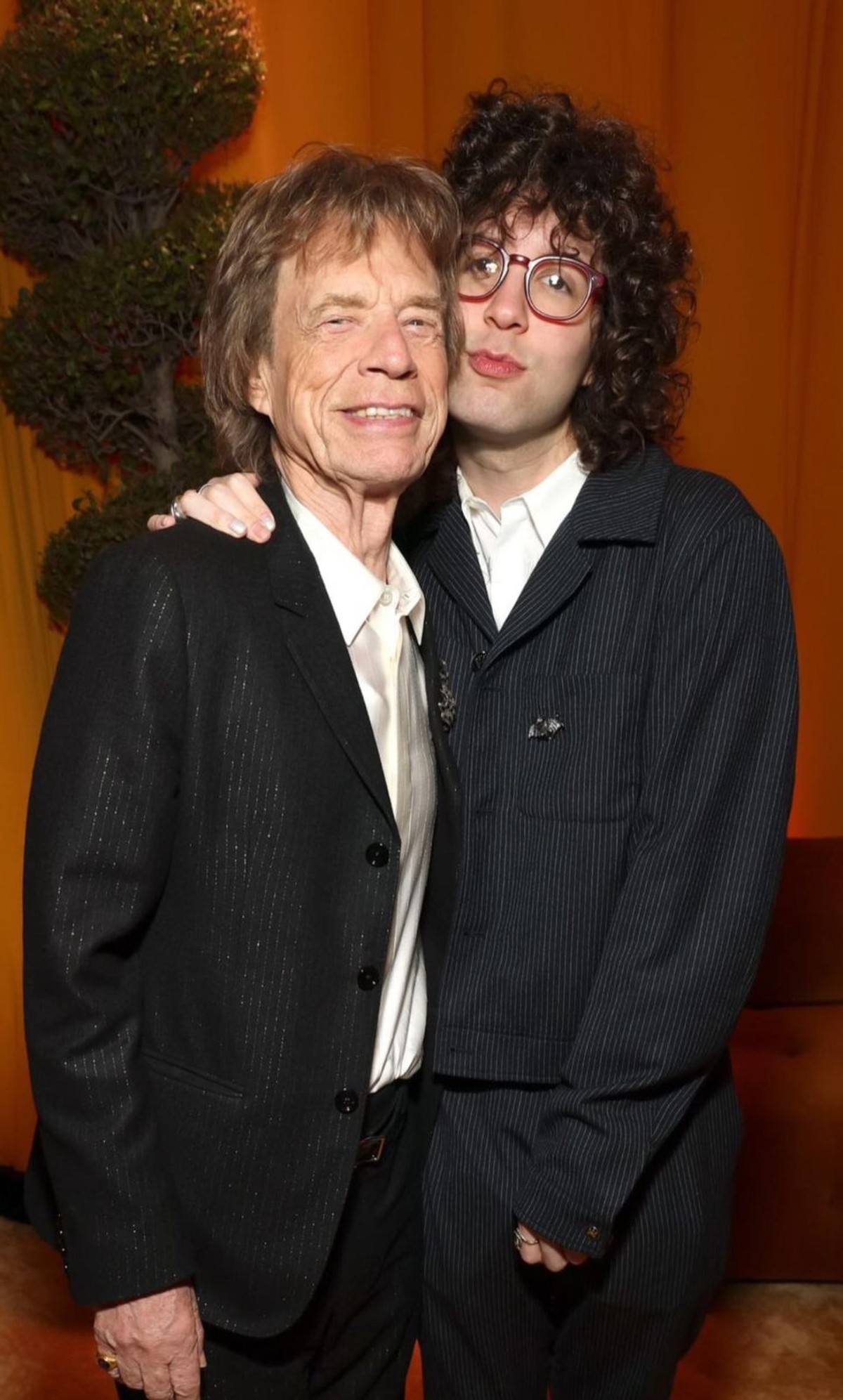 Lucas Jagger faz rara aparição ao lado do pai, Mick Jagger