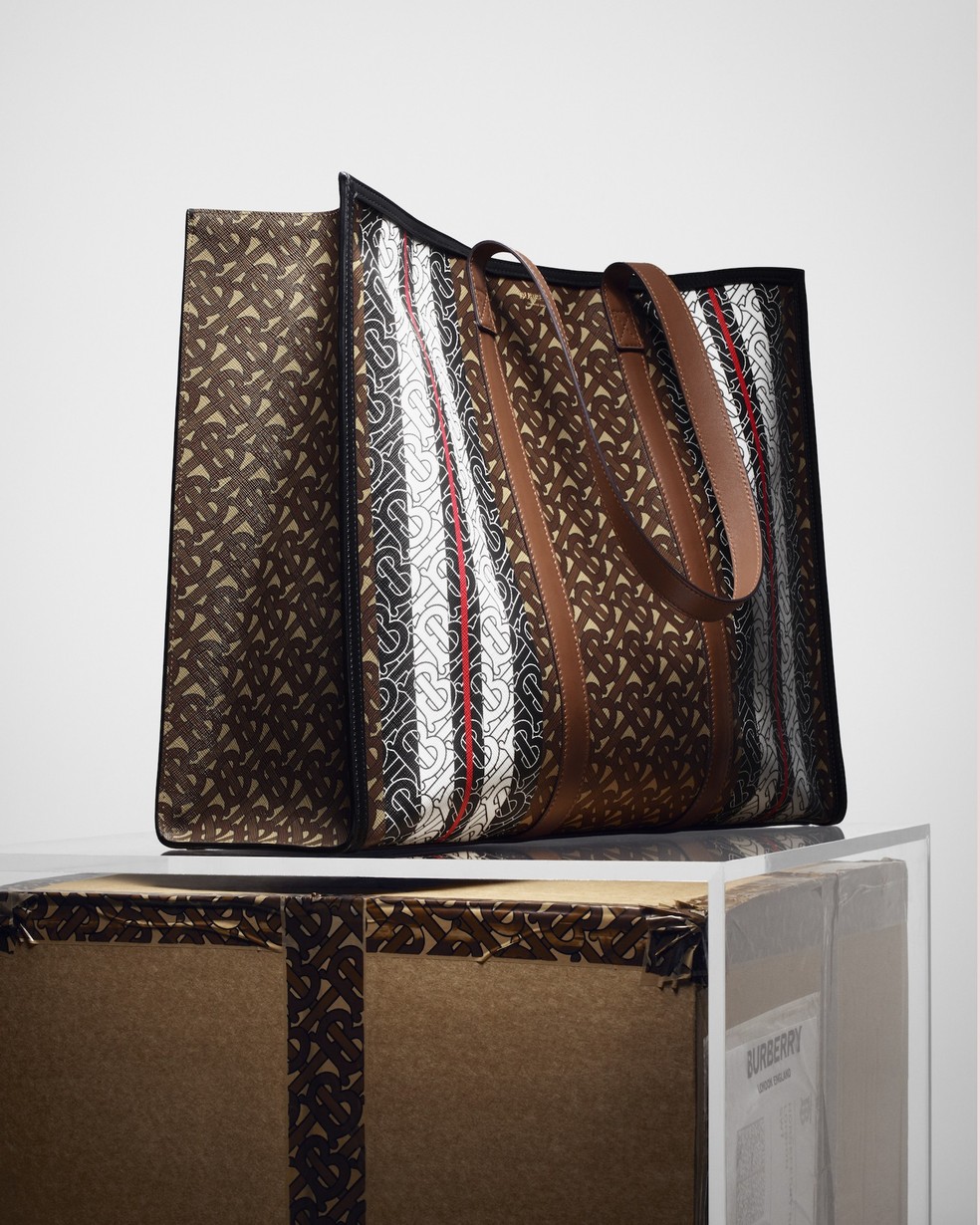 Novo monograma da Burberry ganha coleção-desejo
