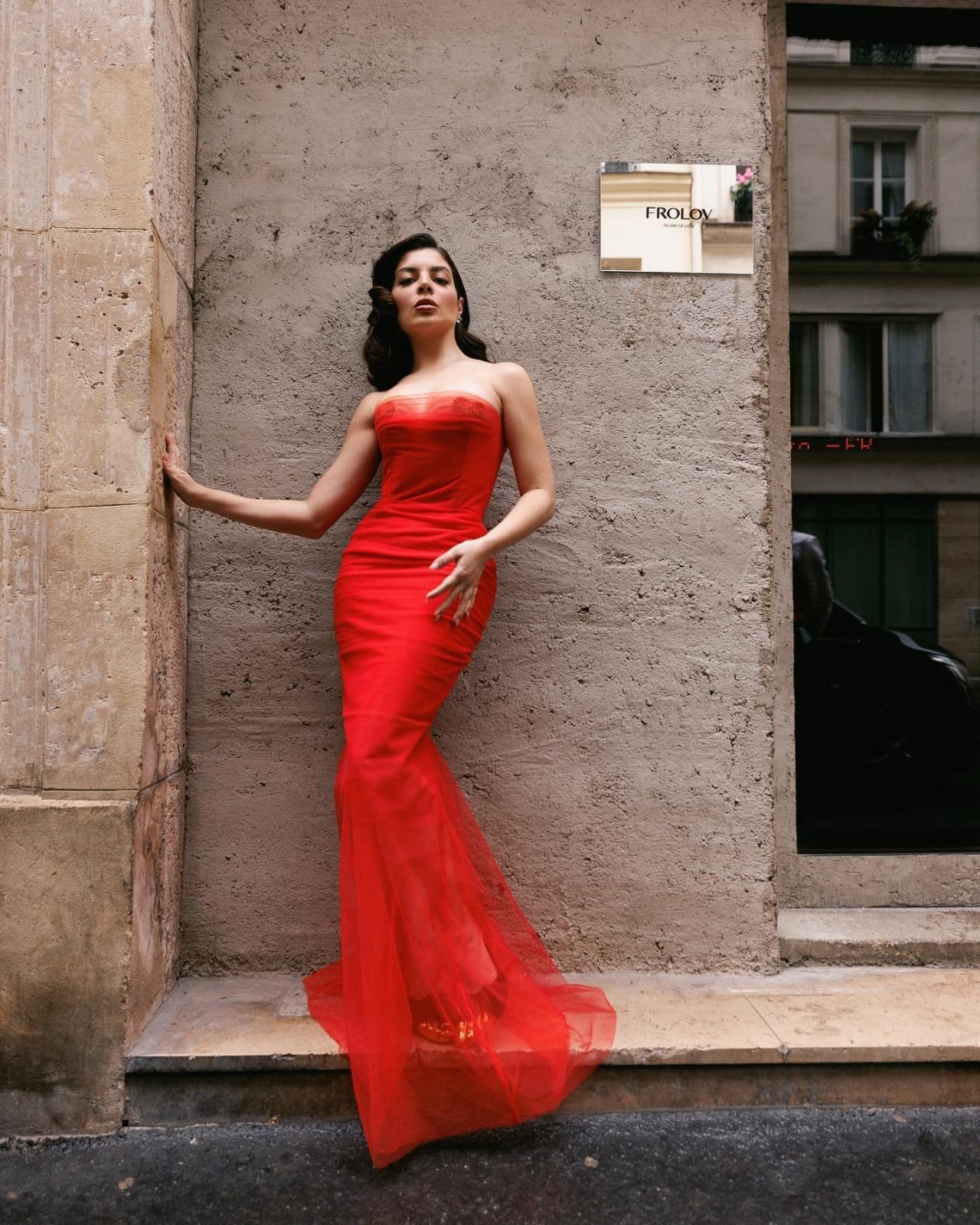 Gkay para as ruas de Paris com look all red