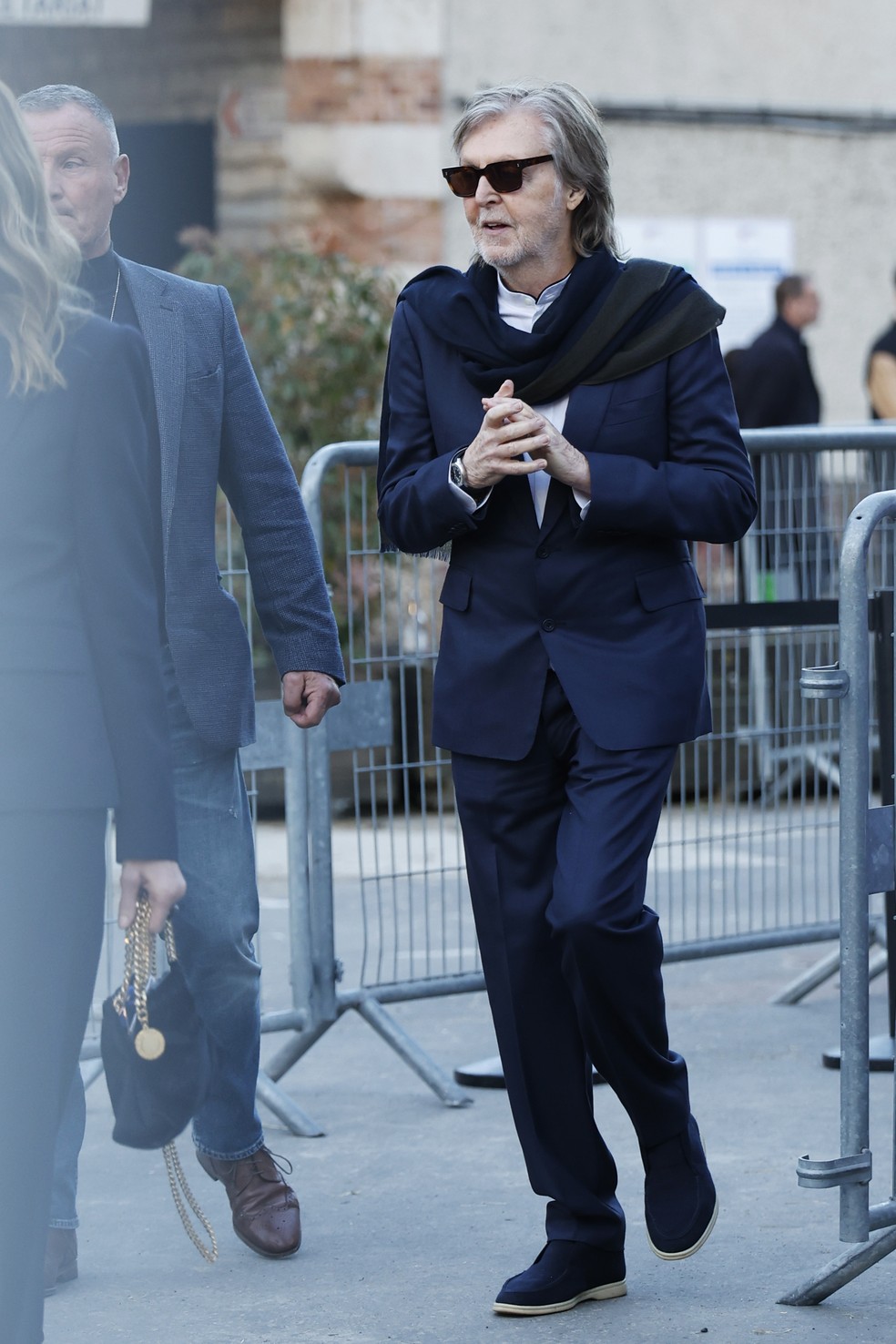 Paul McCartney marca presença no desfile da filha, Stella McCartney, em ...
