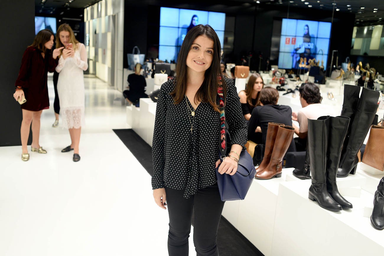 Schutz faz homenagem às mães com exposição na Oscar Freire