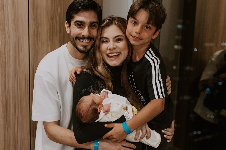 Bruna Hamú abre álbum de fotos do nascimento de seu segundo filho