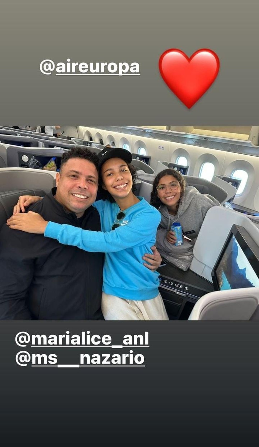 Ronaldo Fenômeno viaja com as filhas, Maria Sophia e Maria Alice