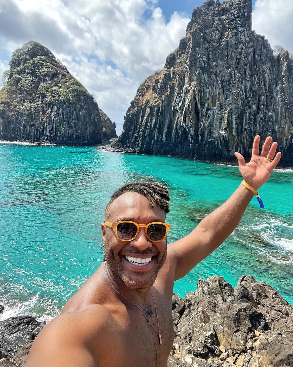 Fred Nicácio abre álbum de viagem a Fernando de Noronha