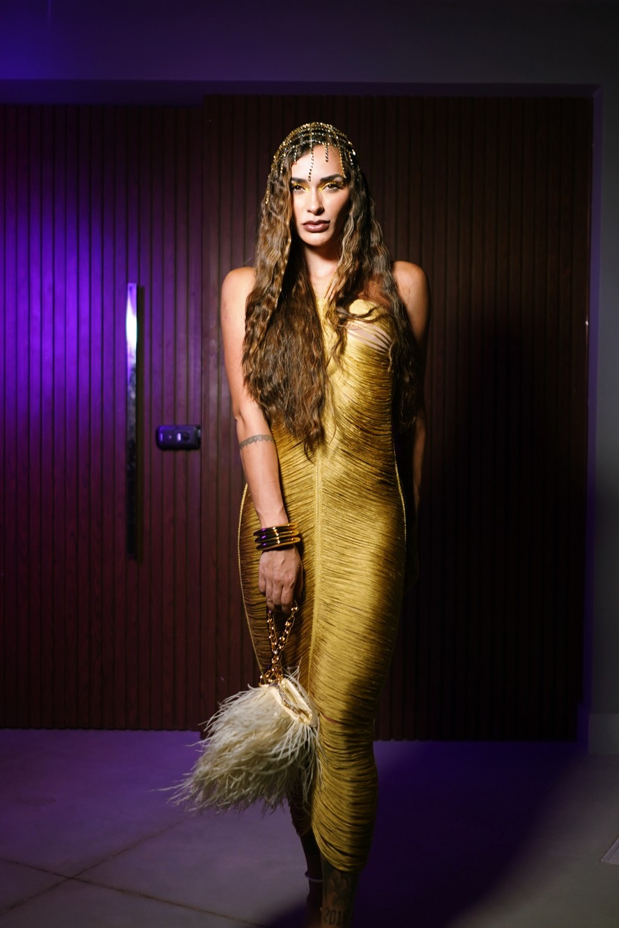 Baile da Vogue 2025: Tainá Castro estreia com homenagem icônica a Cher