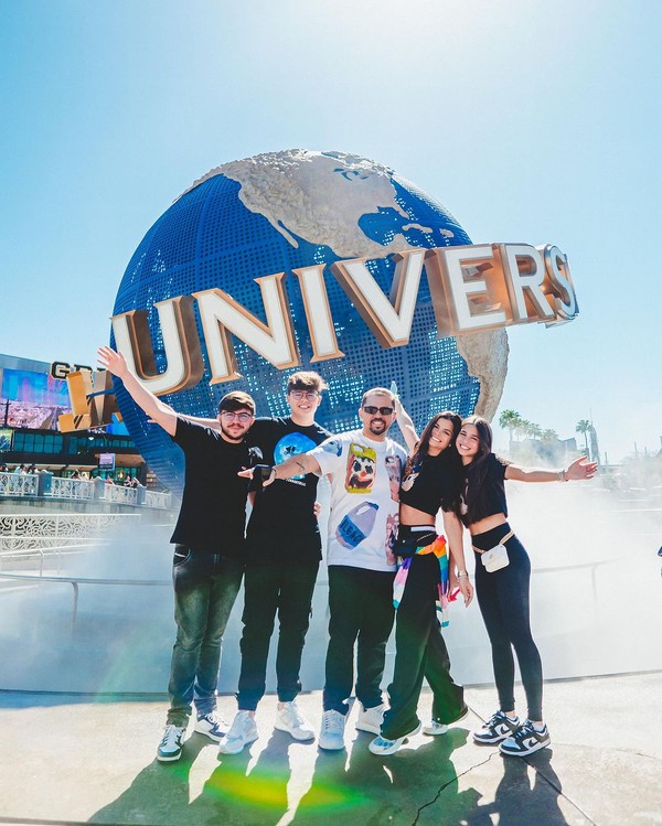 Isabele Temoteo abre álbum de viagem em família para Orlando