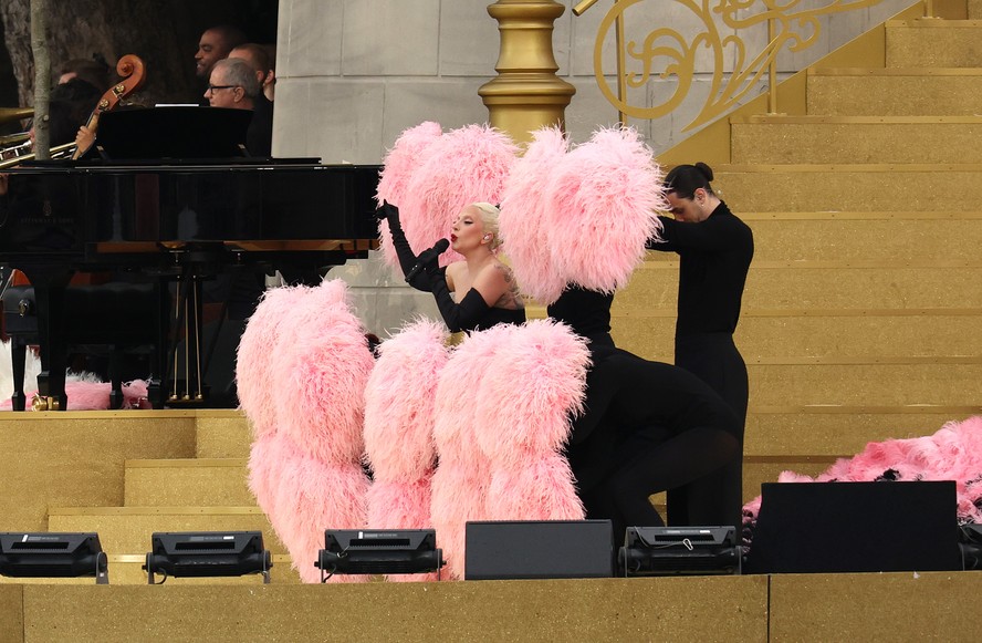 Em Paris Lady Gaga Ensaia Para Apresentação Na Cerimônia De Abertura