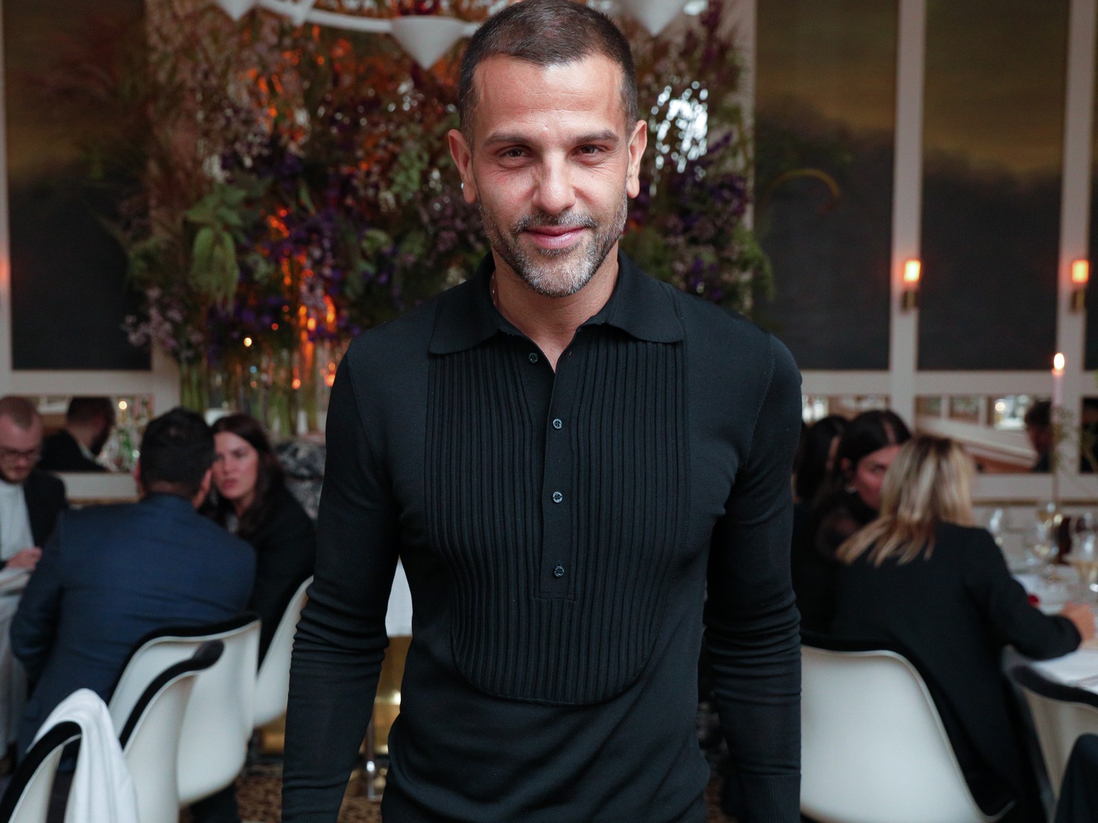 Alexandre Birman reúne fashionistas em jantar com o Moda Operandi em Paris