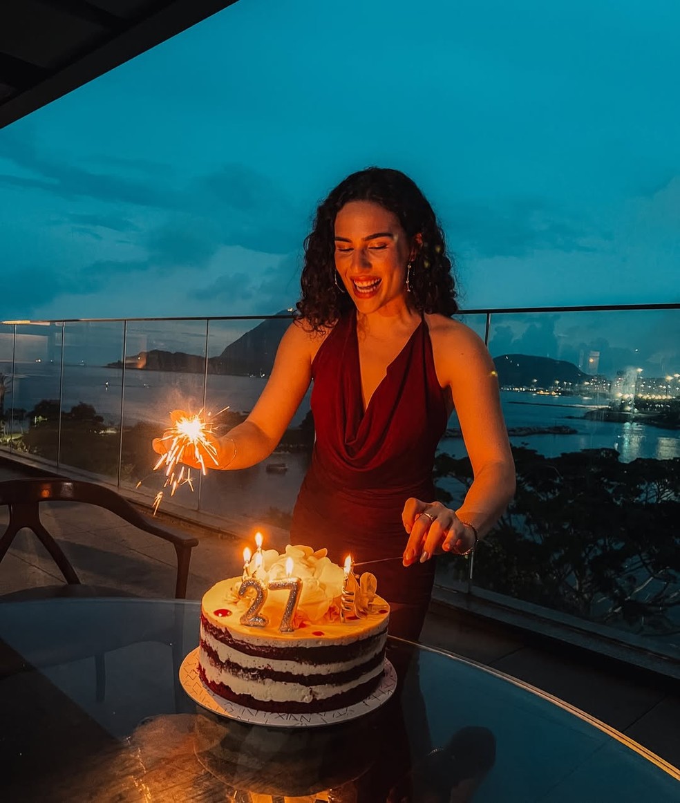 Lívian, caçula de Renato Aragão, celebra aniversário de 27 anos