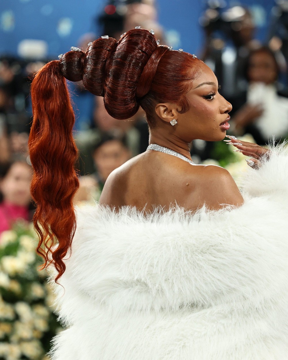 Penteados esculturais brilham no tapete vermelho do Met Gala 2025