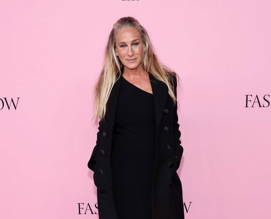 Sarah Jessica Parker exibe cliques inéditos do Victoria's Secret Show 2025