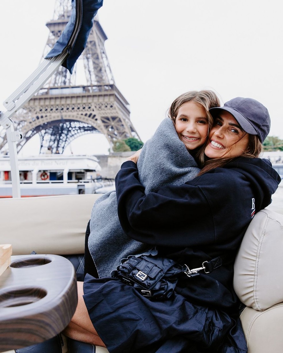 Deborah Secco faz homenagem para Maria Flor em aniversário de 9 anos