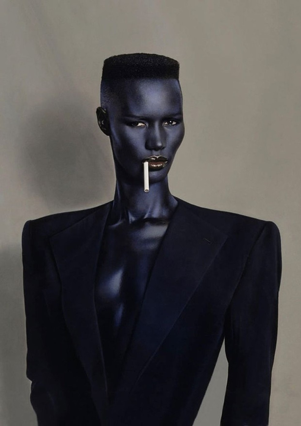 Grace Jones: 10 momentos fashion marcantes da performer