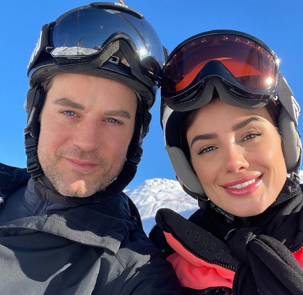 Em meio a especulação sobre 'BBB', Paula Fernandes posa com namorado ...