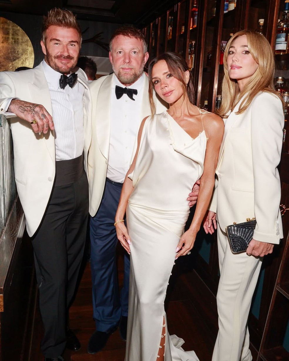 Victoria Beckham abre álbum de fotos do aniversário de 50 anos de David ...