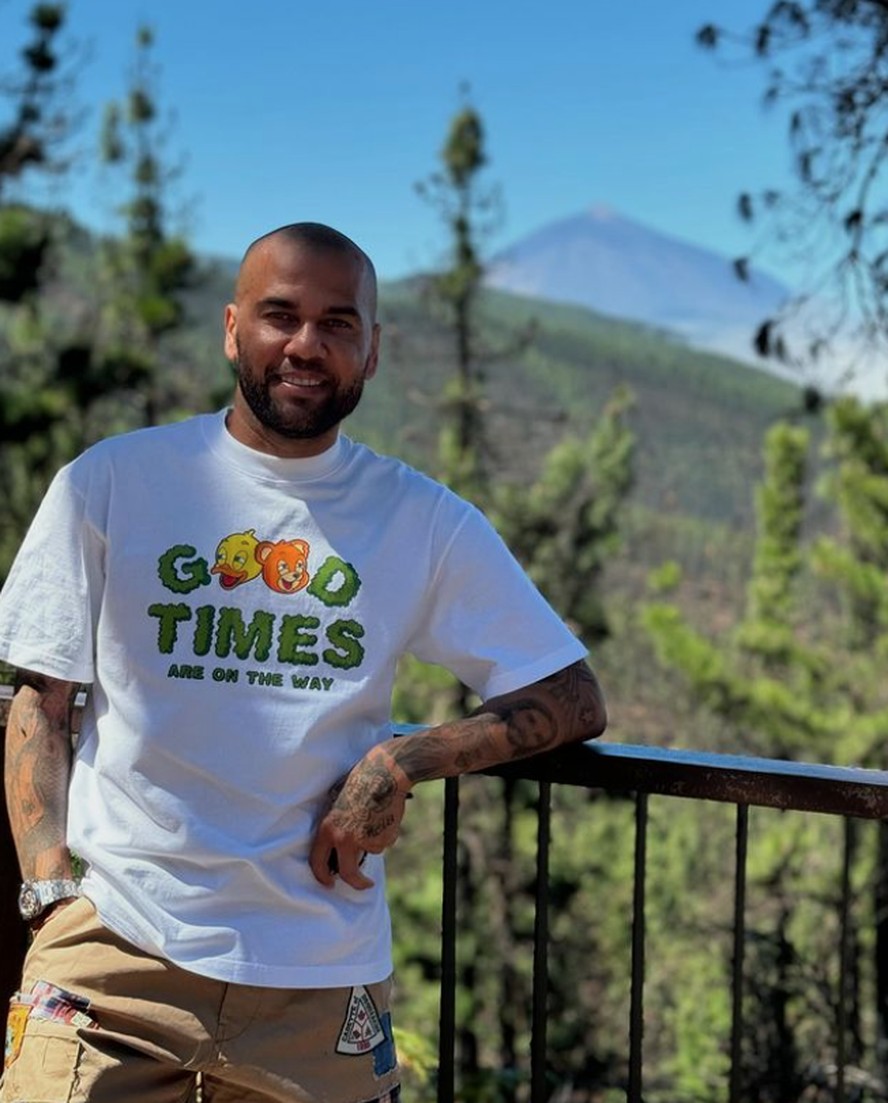 Daniel Alves retoma redes sociais após liberdade provisória com ...