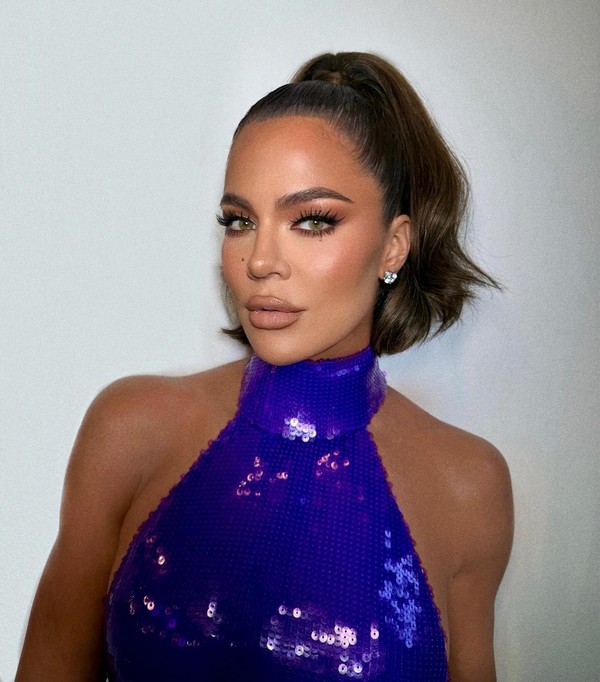 Cintura fina de Khloe Kardashian chama atenção na web e fãs a exaltam ...