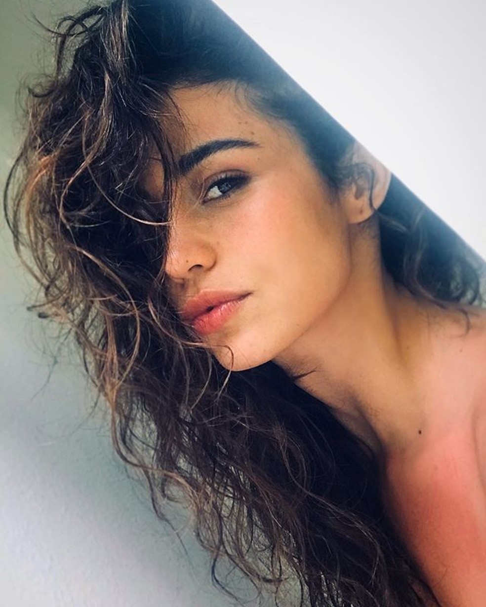 Nanda Costa faz carão para autorretrato e brinca: 'Tô nem aí que selfie ...
