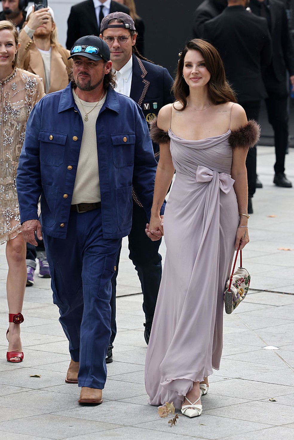 Lana Del Rey prestigia a semana de moda de Paris com Jeremy Dufrene