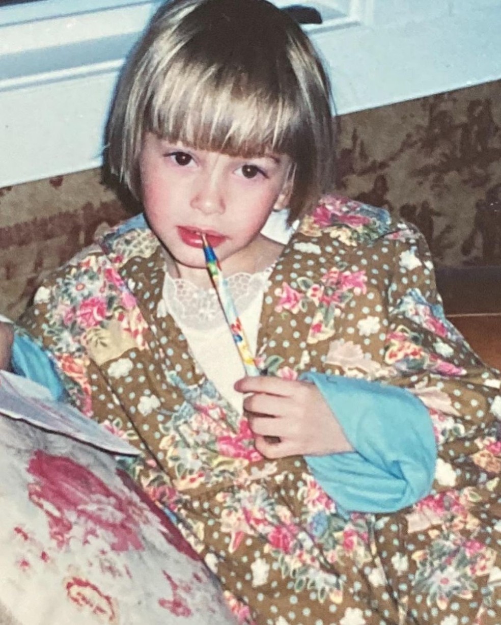 Hailey Bieber recupera fotos da infância e encanta seguidores