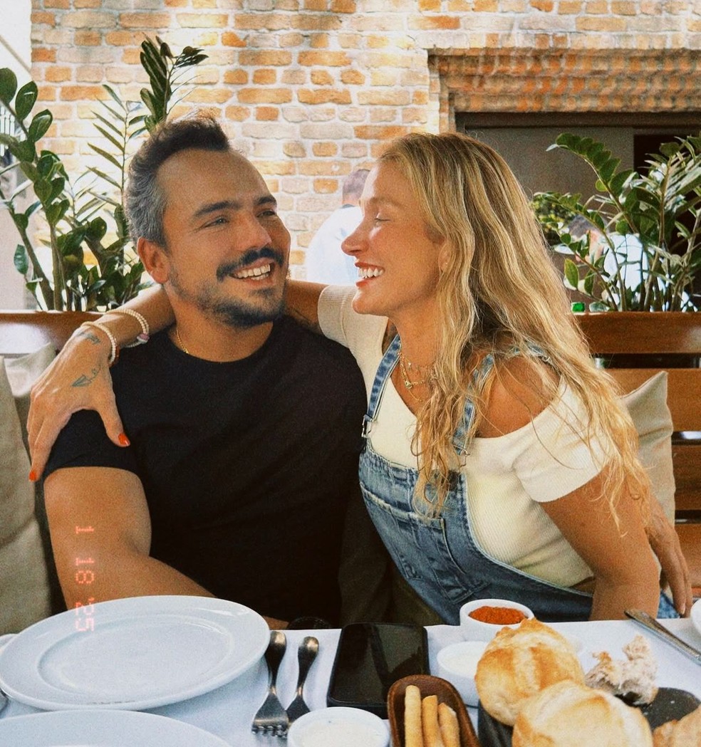 Gabriela Pugliesi faz declaração de amor para Tulio Dek