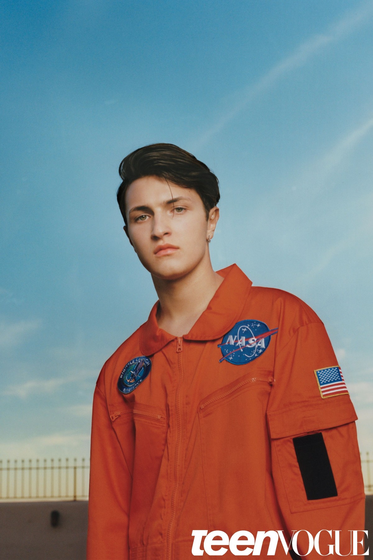 Anwar Hadid, irmão e filho de tops, estrela primeira capa de moda