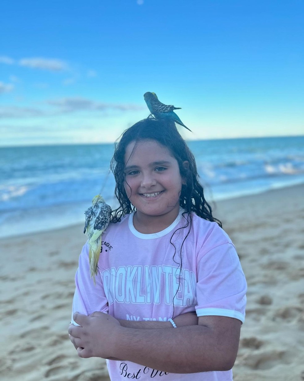 Carolina Ferraz abre álbum de fotos de férias em Caraíva, Bahia