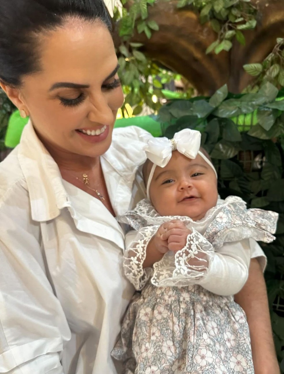 Graciele Lacerda inicia a sexta-feira dançando com a filha, Clara