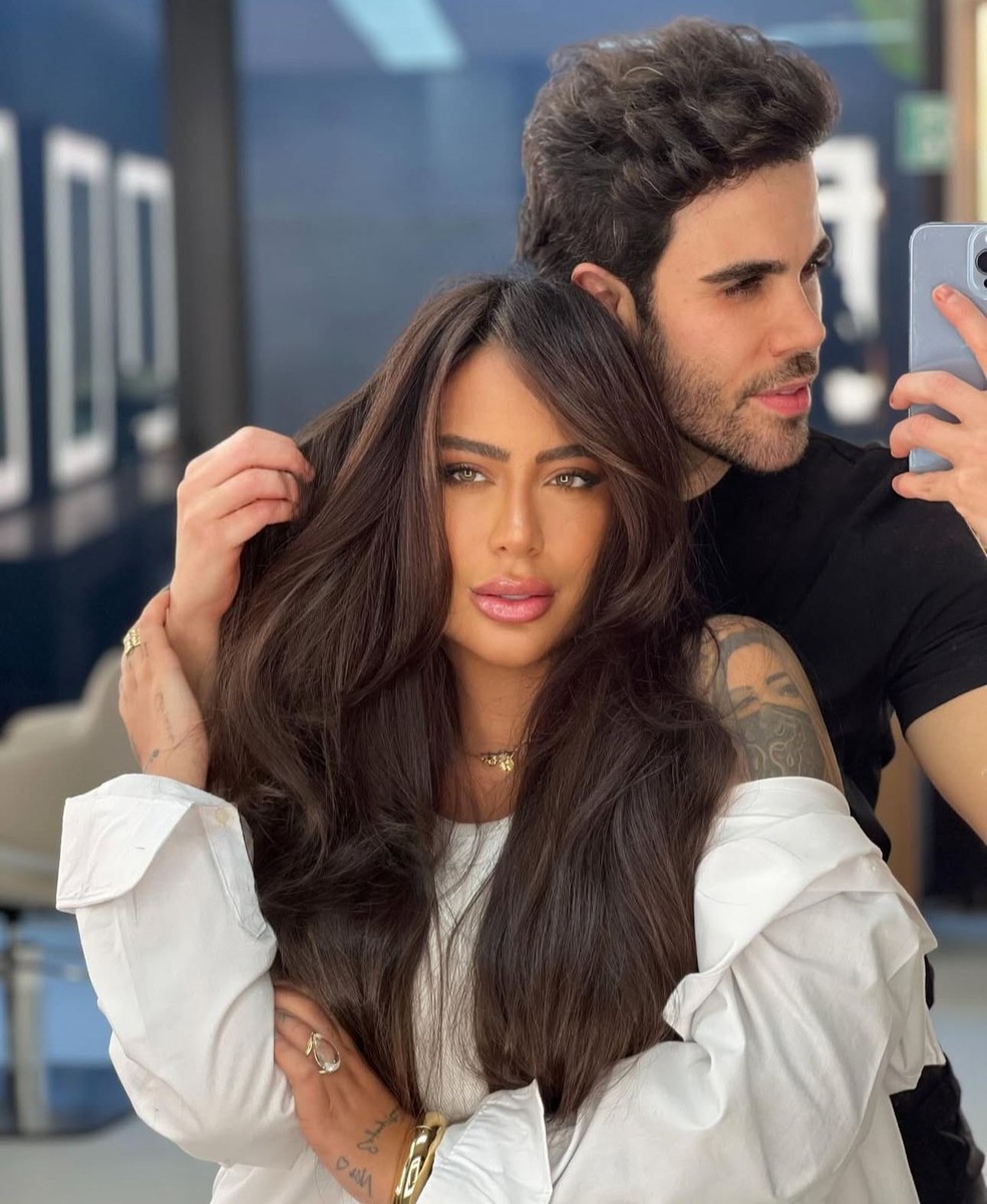 Rafaella Santos muda o visual e surge com os cabelos castanhos