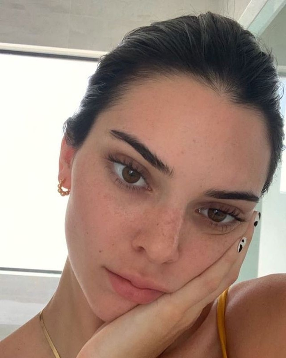 Unha com estampa de vaca é a nova tendência entre Kendall Jenner e ...