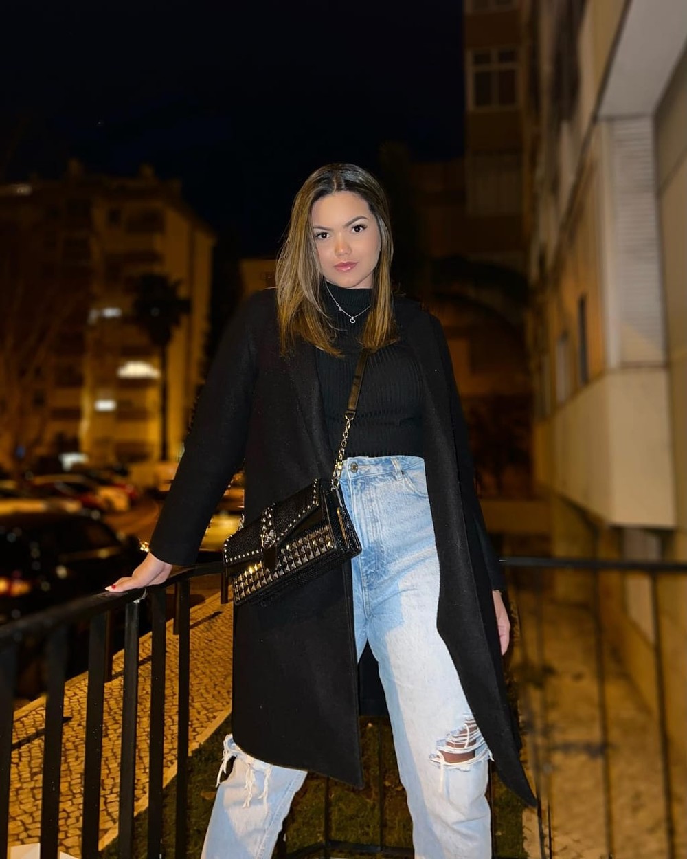 Suzanna Freitas exibe look eleito para curtir noitada em Lisboa