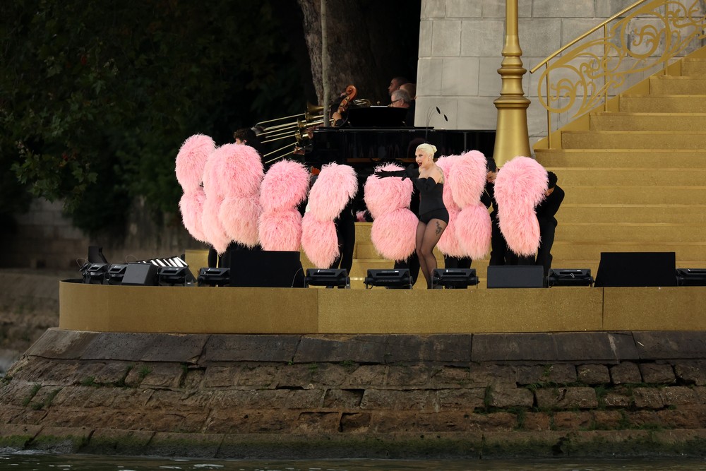 Em Paris Lady Gaga Ensaia Para Apresentação Na Cerimônia De Abertura