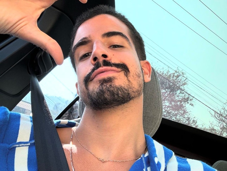 Enzo Celulari faz charme em novos cliques