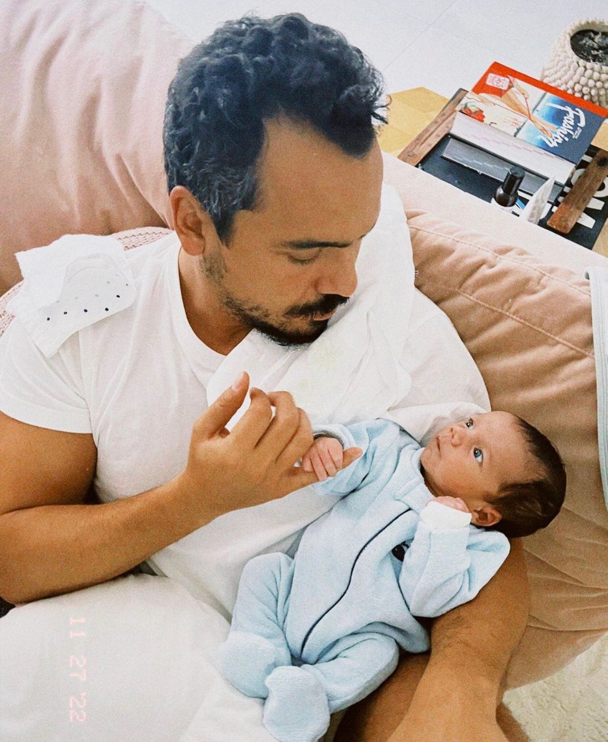 Gabriela Pugliesi Fica Encantada Ao Postar Foto Do Filho No Colo De Túlio Dek Celebridades Vogue