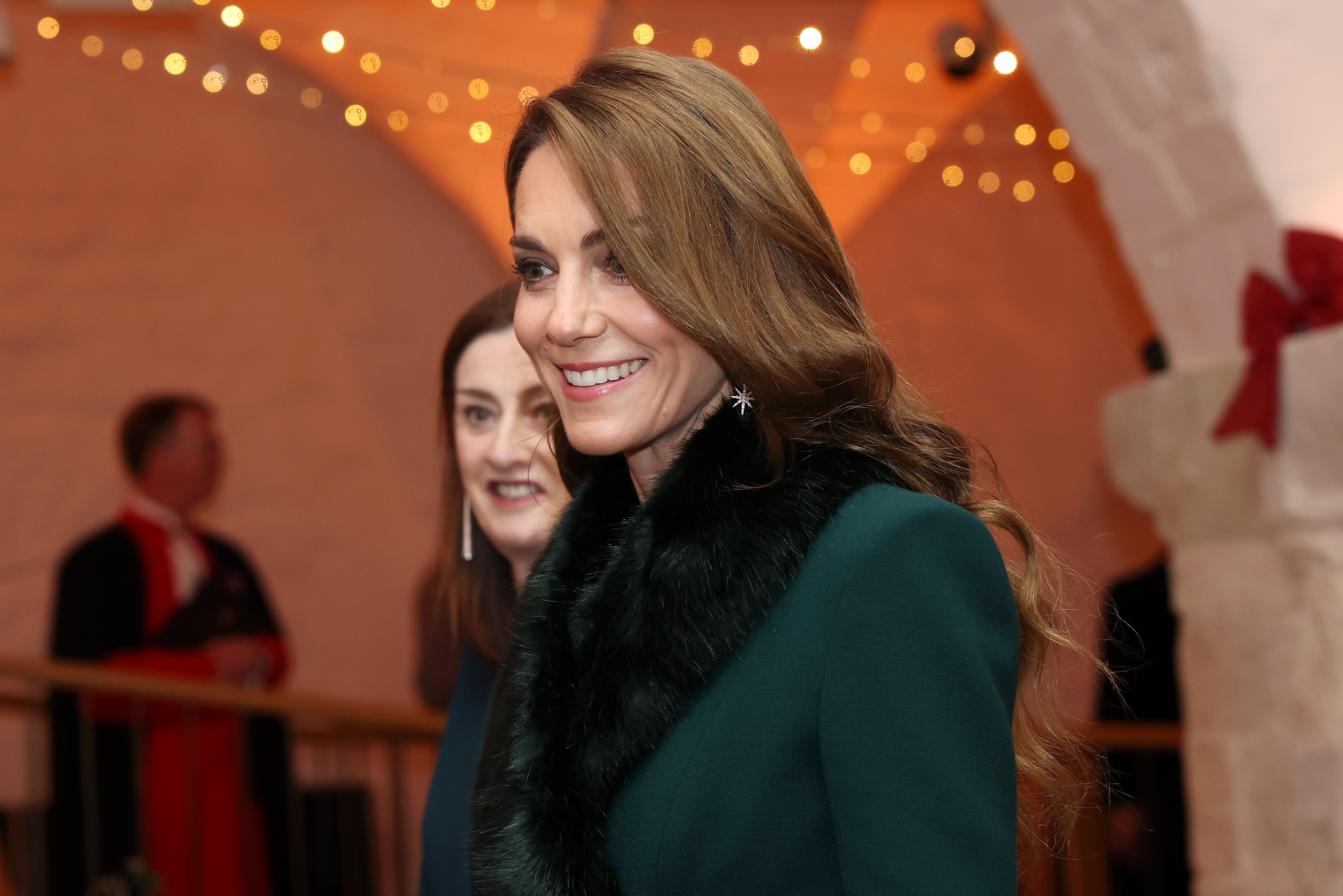 Kate Middleton faz bilhete à mão em homenagem para pessoas que morreram ...