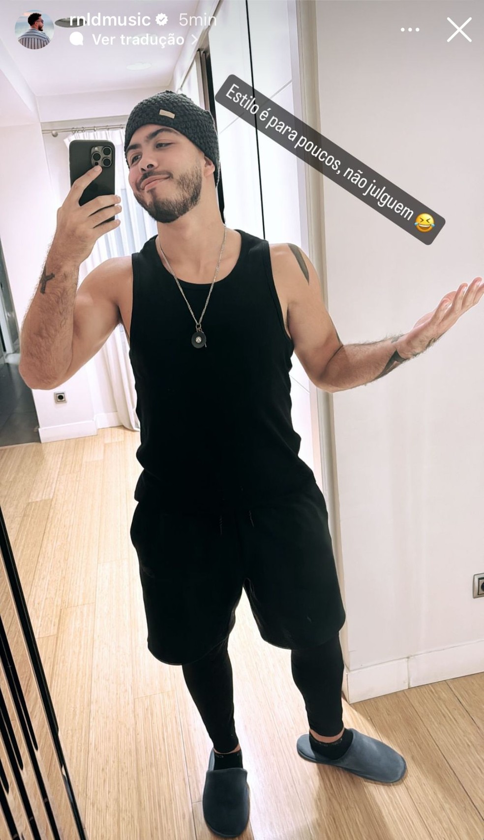Inimigo da moda? Ronald mostra look do dia e brinca: 'Estilo é para poucos'
