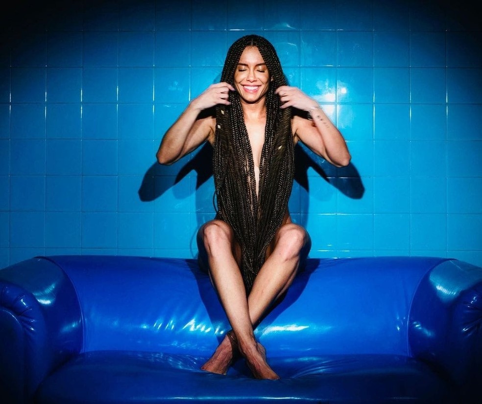 Lia Khey para a web com ensaio fotográfico estonteante