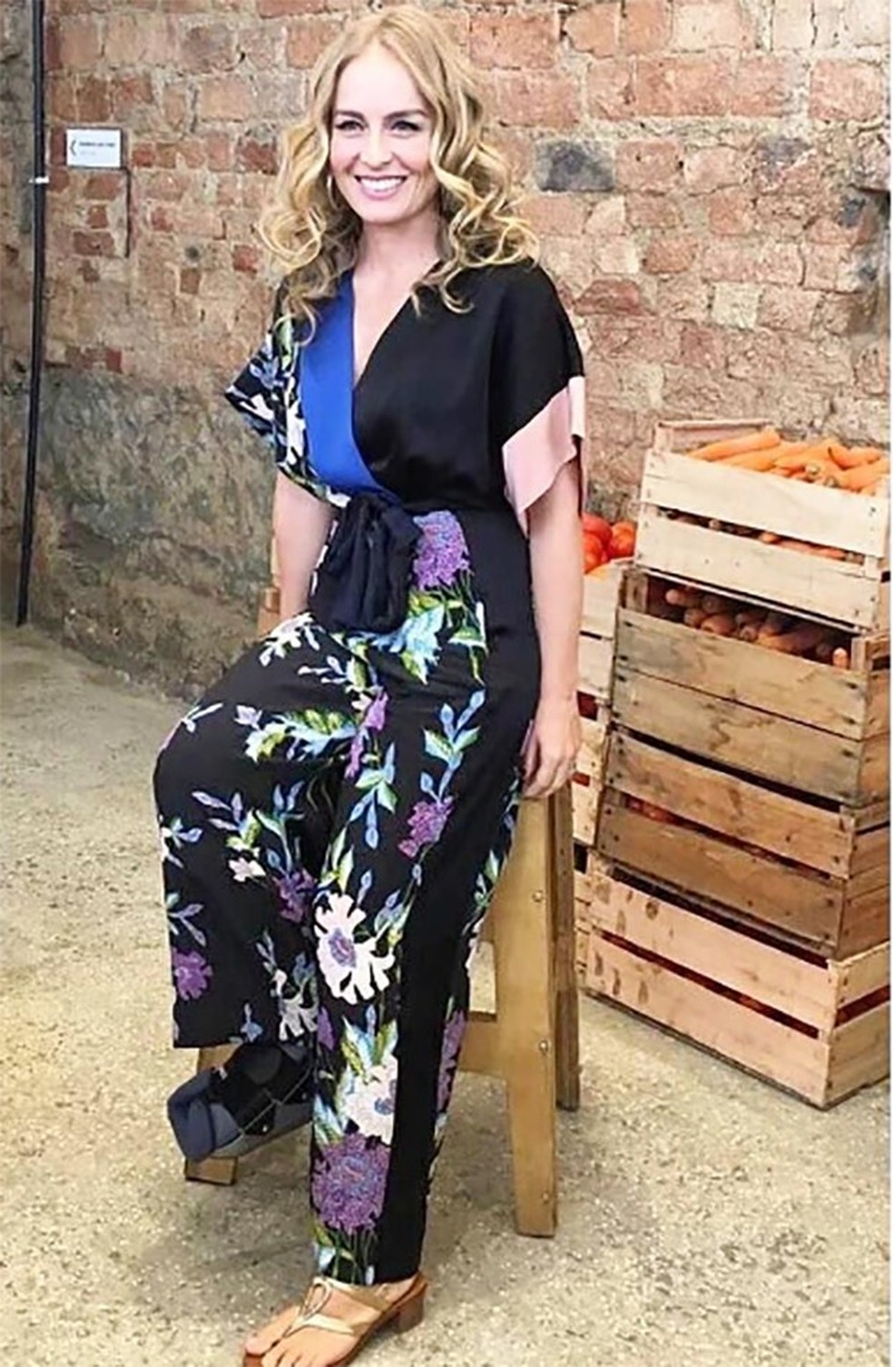 Angelica usa look grifado para evento do Estrelas