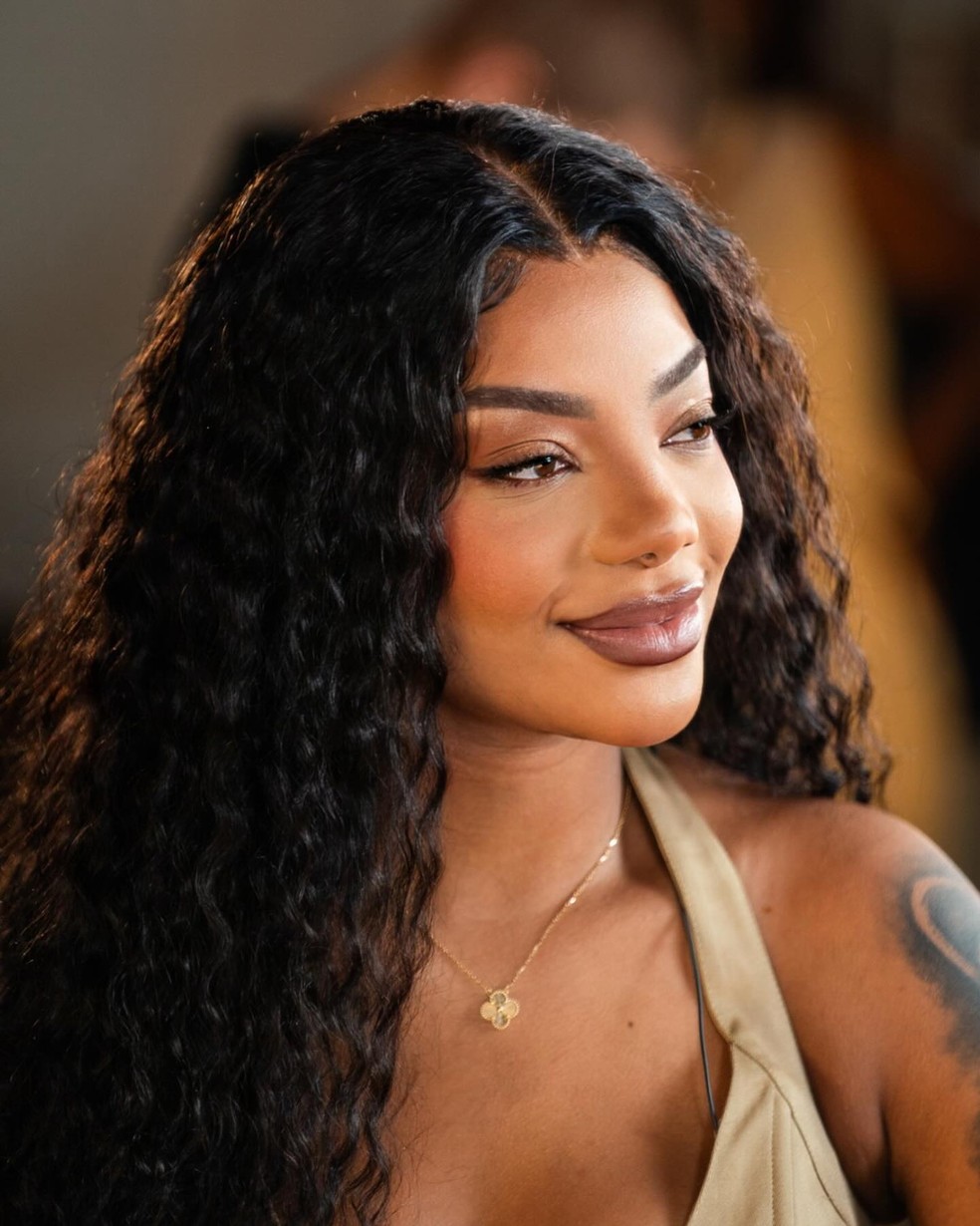 Ludmilla abre álbum de fotos de acontecimentos da semana e arranca ...