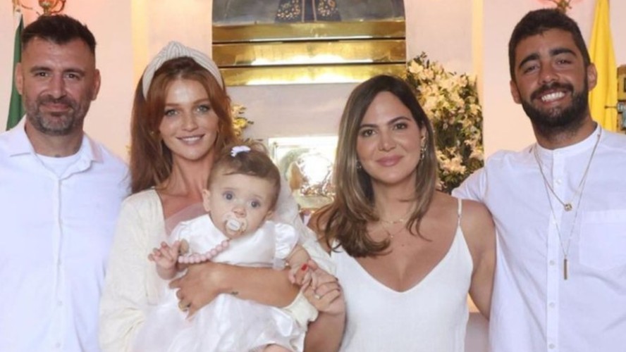 Conheça os padrinhos de Aurora, filha de Cintia Dicker e Pedro Scooby