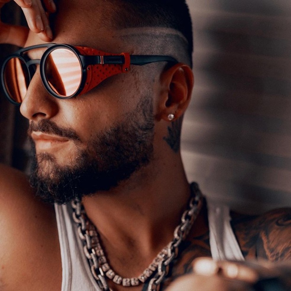 Maluma se despede dos longos fios loiros após visitar Hospital do ...