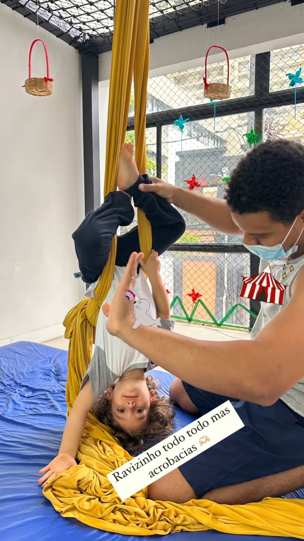 Romana Novais Mostra Filho Em Aula De Tecido Acrobático Vogue Vogue